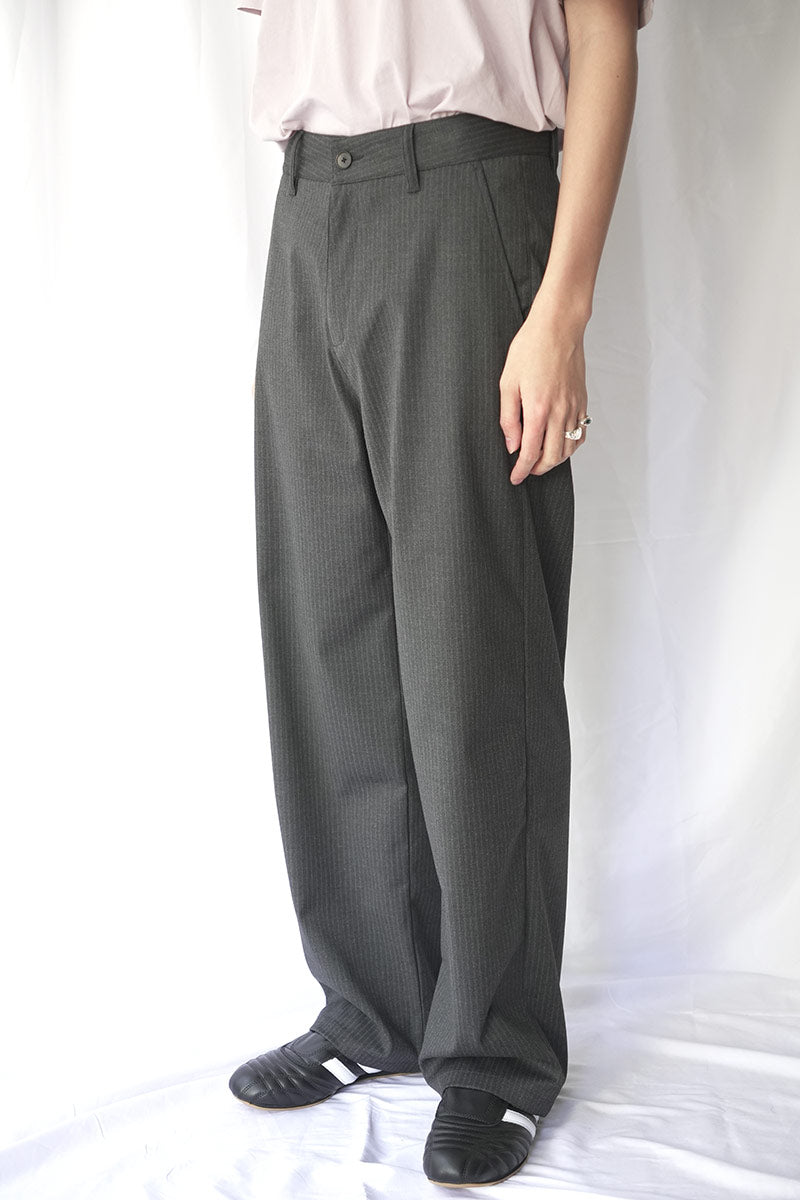 HOPE | WIND TROUSERS / GREY PINSTRIPE トラウザーパンツ – STOCK